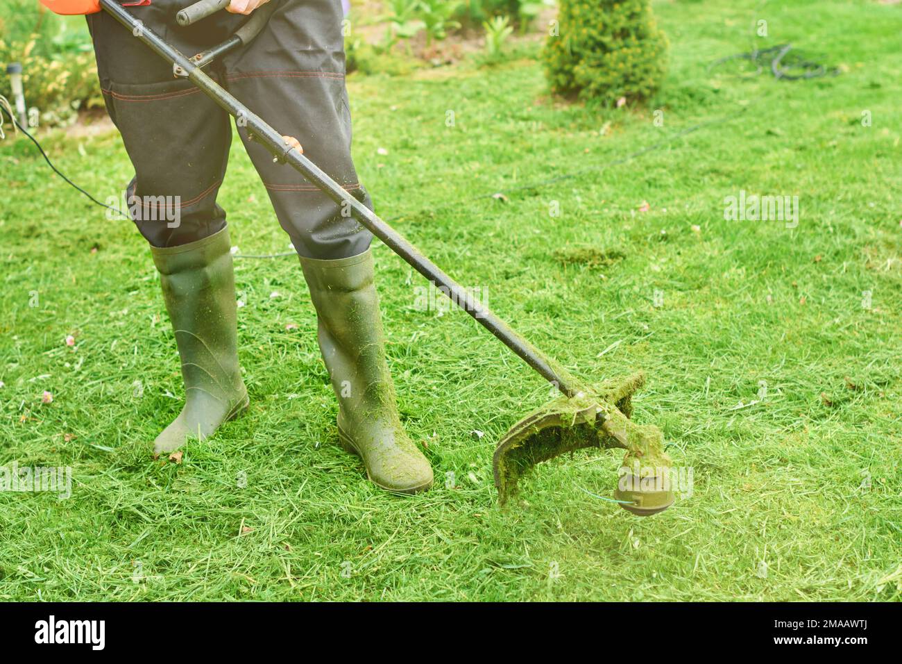 Man mows grass manual petrol hi-res stock photography and images - Alamy