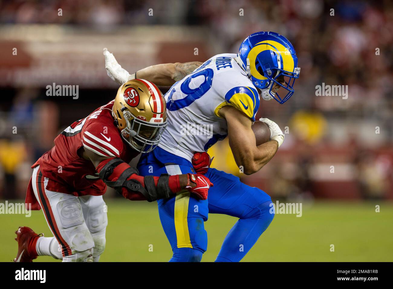 Tight end (89) Tyler Higbee of the Los Angeles Rams catches a pass and ...
