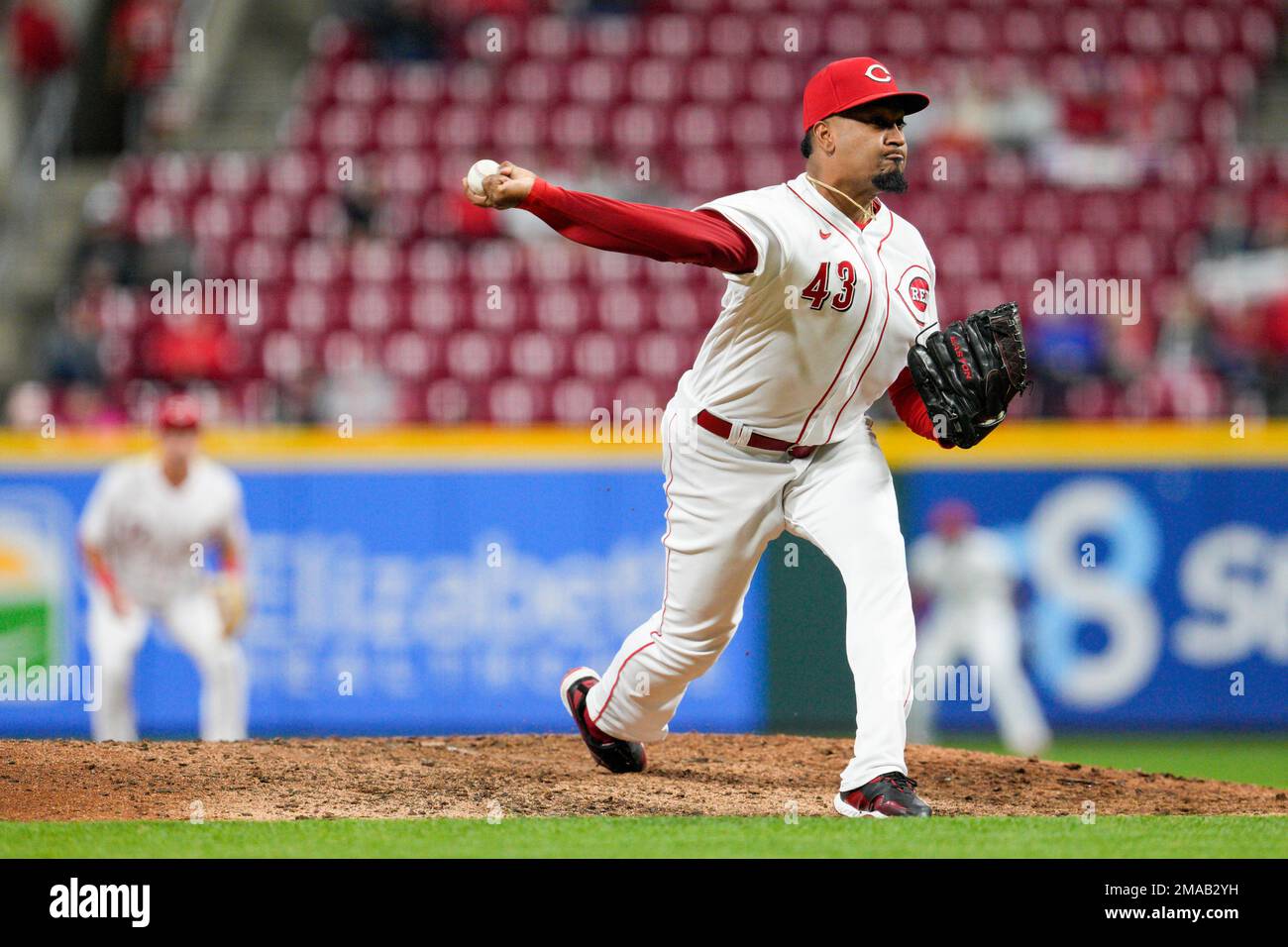 Cincinnati Reds relief pitcher Alexis Diaz (43) throws during the ninth ...