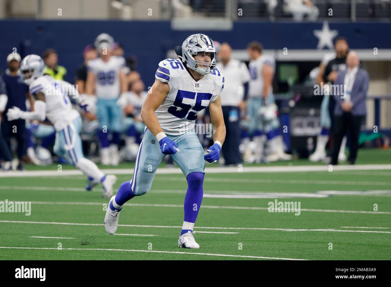 Dallas Cowboys linebacker Leighton Vander Esch (55) defends against the ...