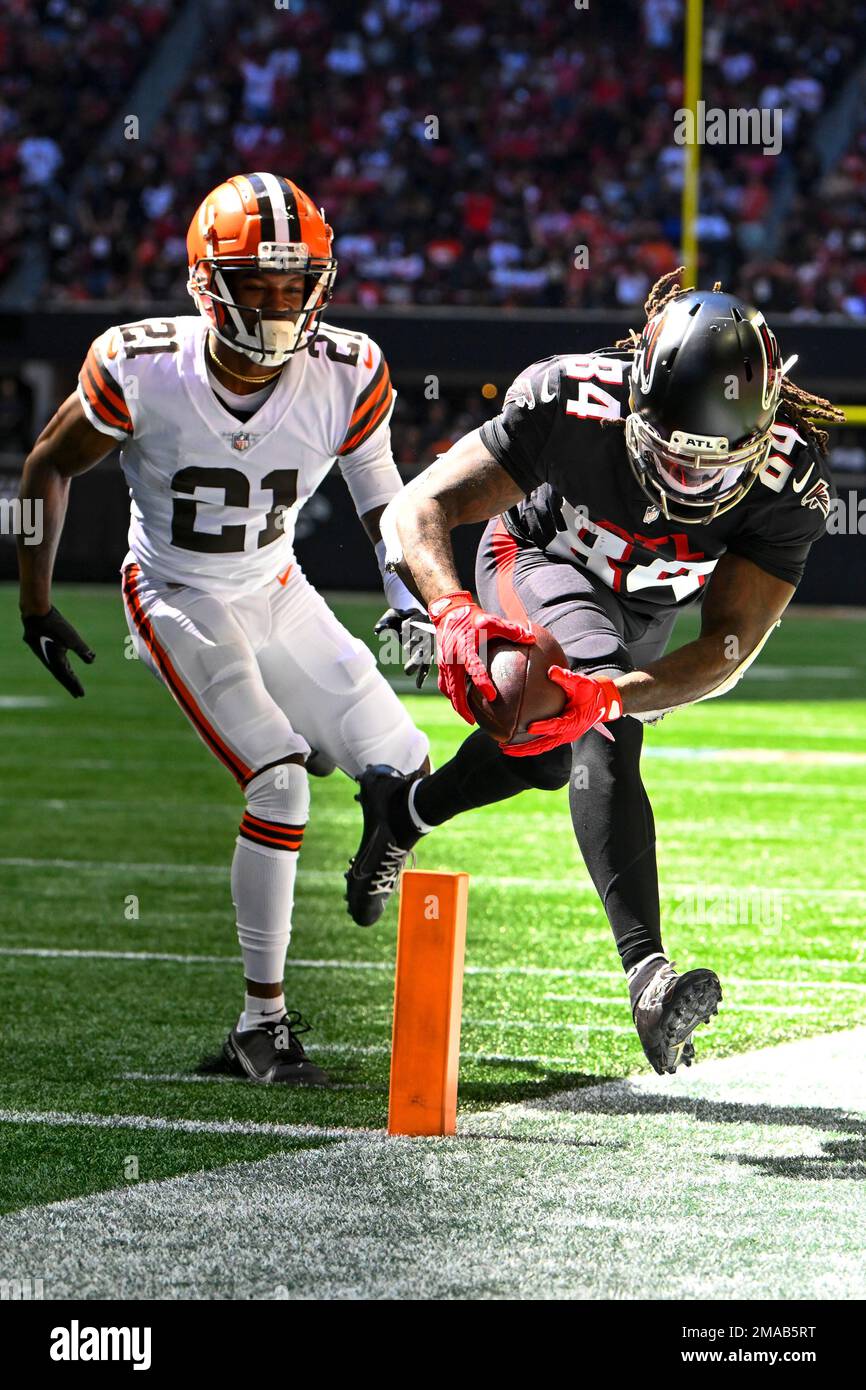 Atlanta Falcons running back Cordarrelle Patterson (84) runs for a ...