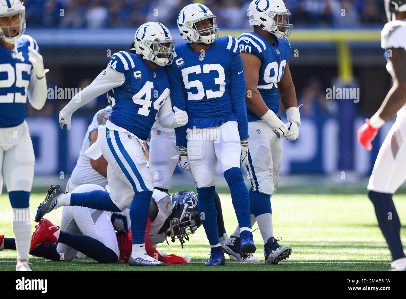 Indianapolis Colts linebacker Shaquille Leonard (53) and Indianapolis Colts linebacker Zaire ...