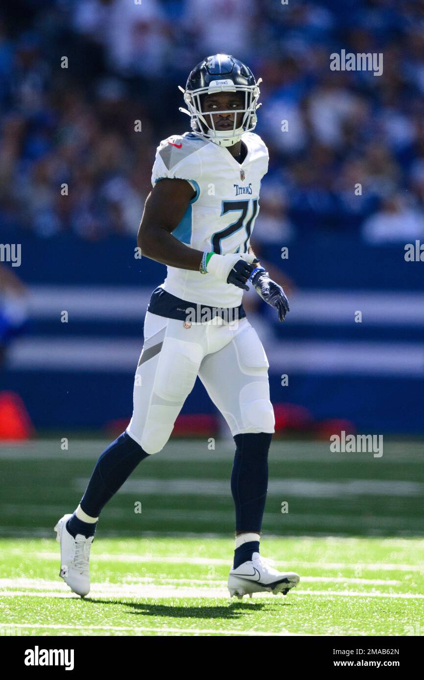 Tennessee Titans cornerback Roger McCreary (21) lines up on defense ...