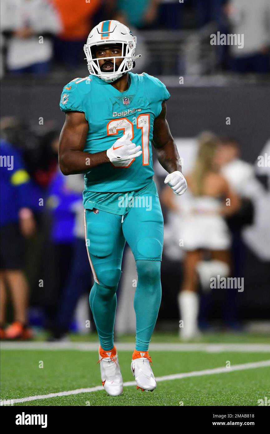 Miami Dolphins running back Raheem Mostert (31) runs on the field ...