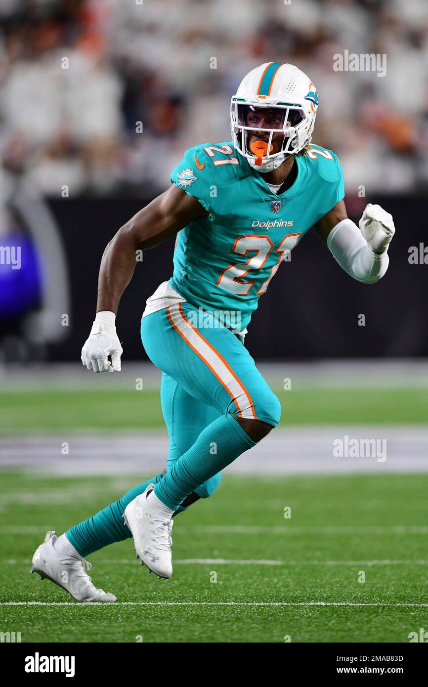 Miami Dolphins safety Eric Rowe (21) runs for the play during an NFL ...