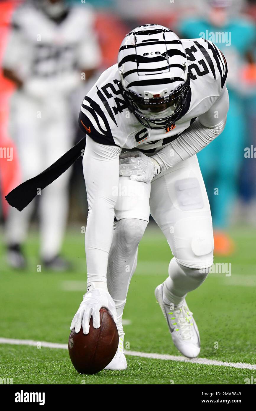 Cincinnati Bengals safety Vonn Bell (24) picks up the ball during an ...