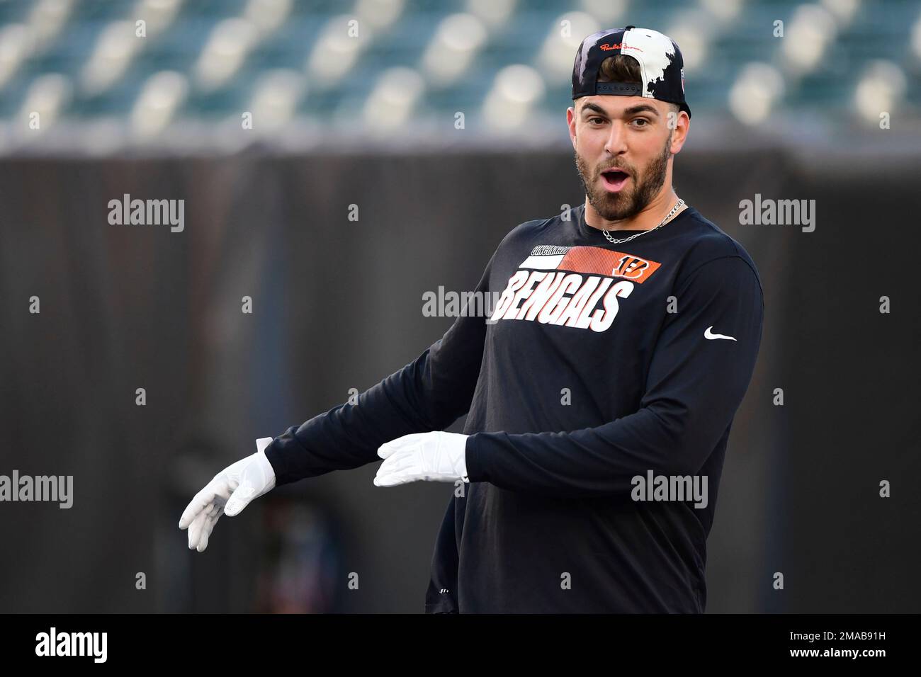 Cincinnati Bengals tight end Mitchell Wilcox (84) warms up before an ...