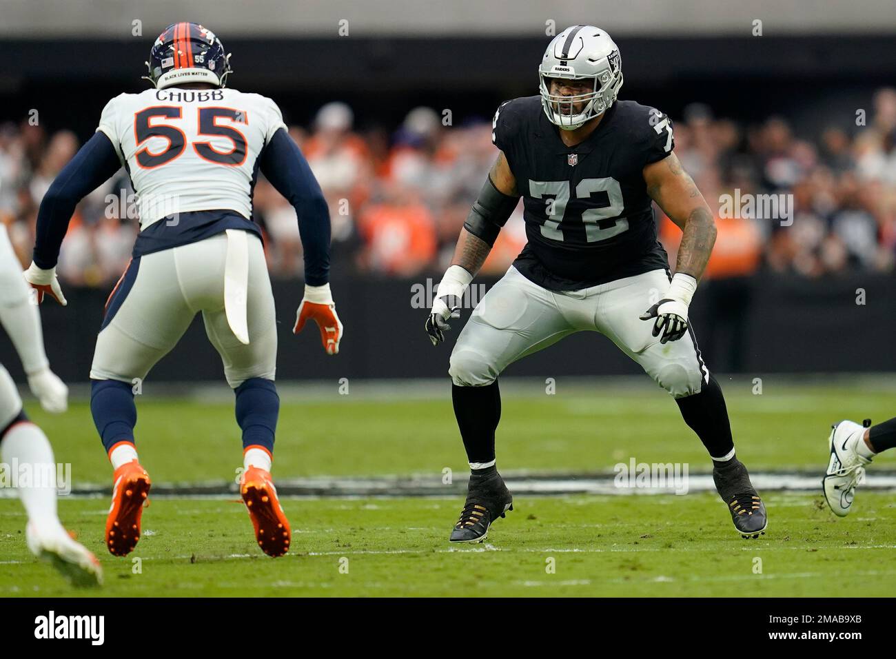 Las Vegas Raiders guard Jermaine Eluemunor (72) blocks against Denver ...
