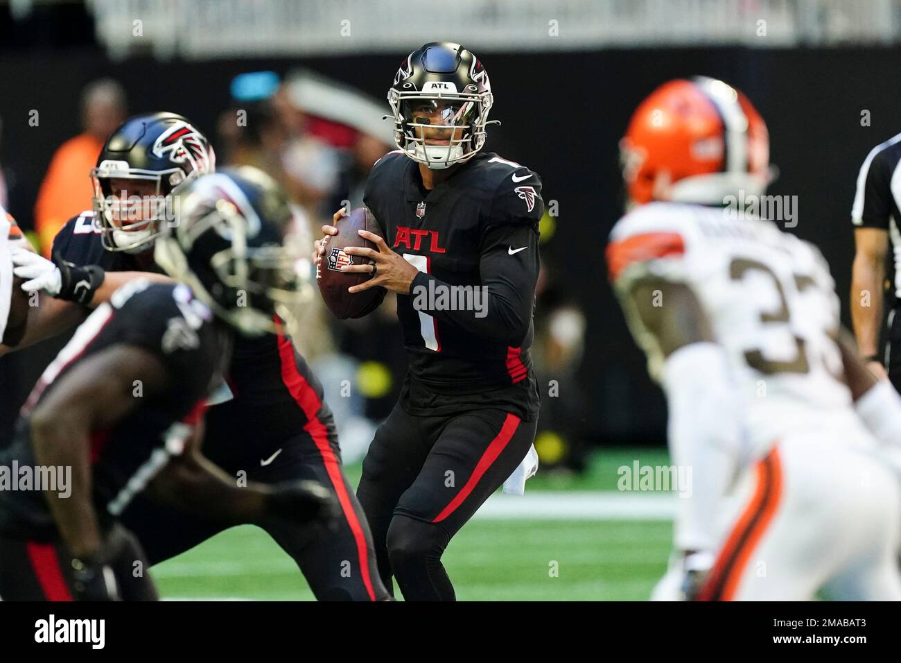 Atlanta Falcons quarterback Marcus Mariota (1) throws from the pocket ...