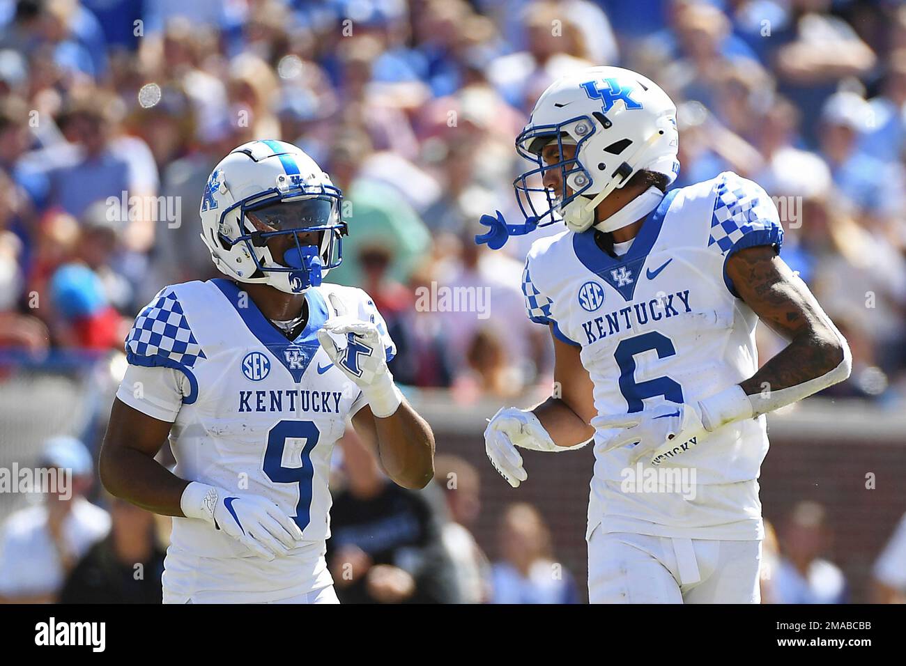 Kentucky wide receivers Dane Key (6) and Tayvion Robinson (9) prepare ...