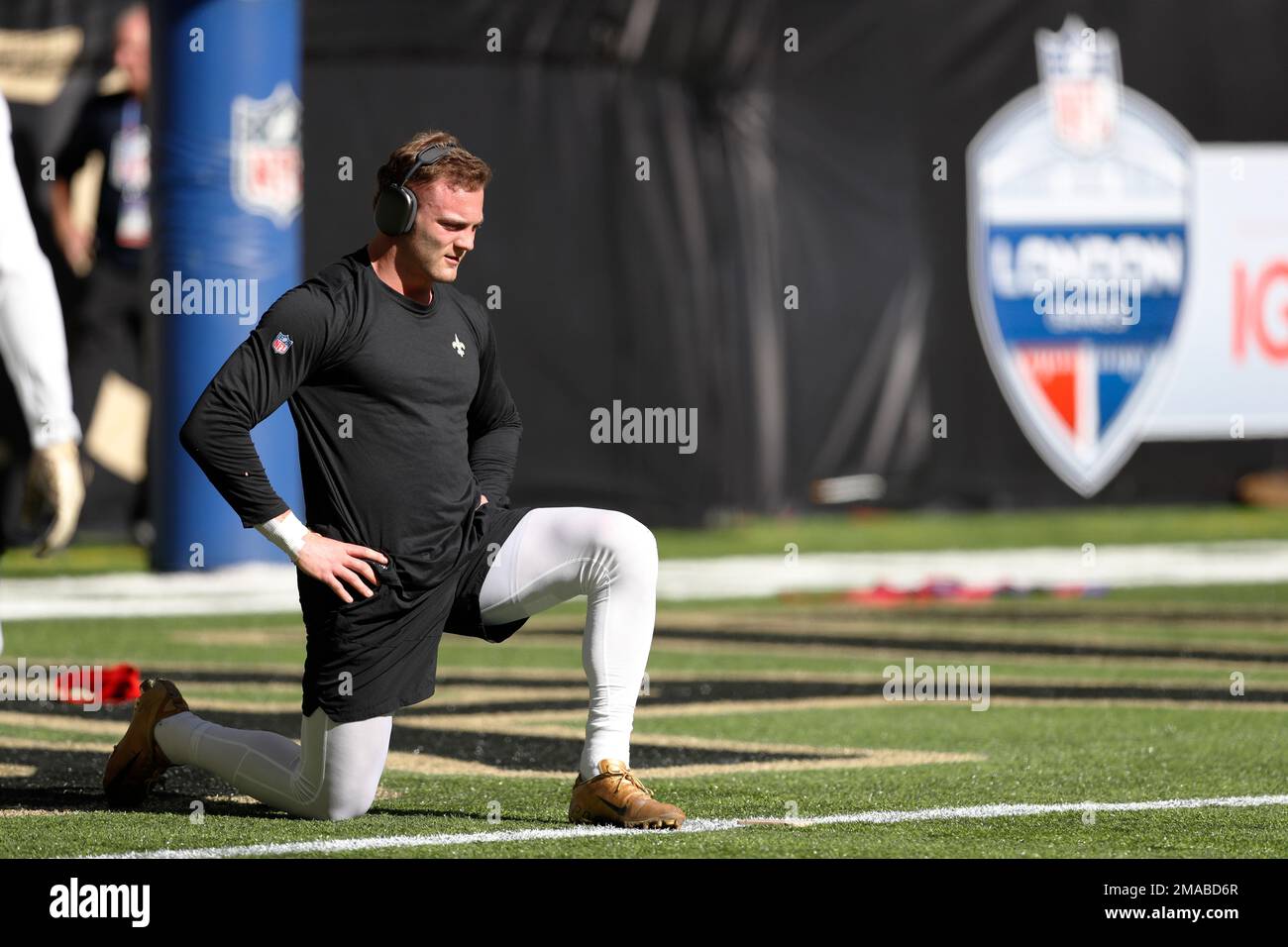 New Orleans Saints linebacker Pete Werner (20) warms up before an NFL ...