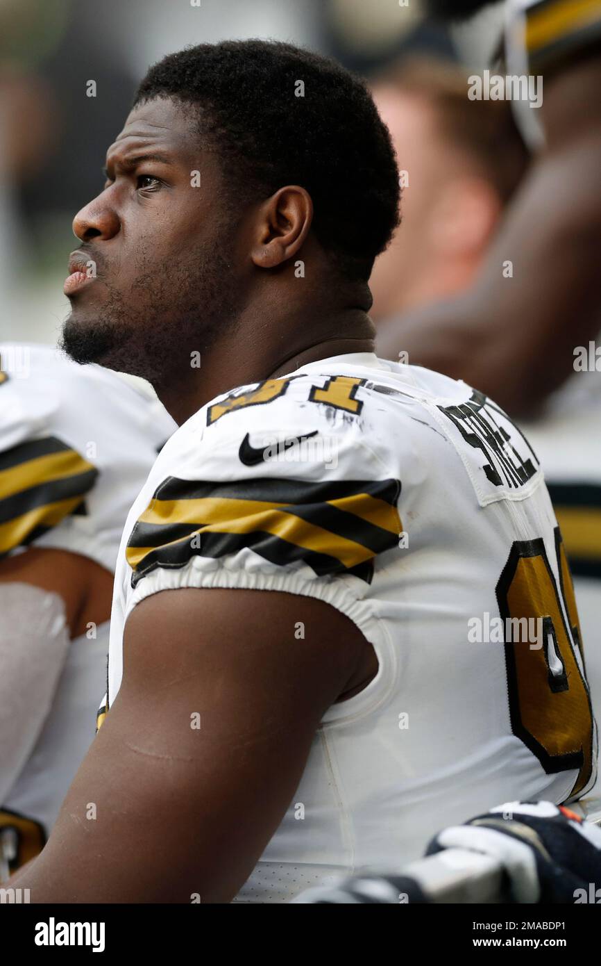 New Orleans Saints defensive tackle Kentavius Street (91) sits on the ...