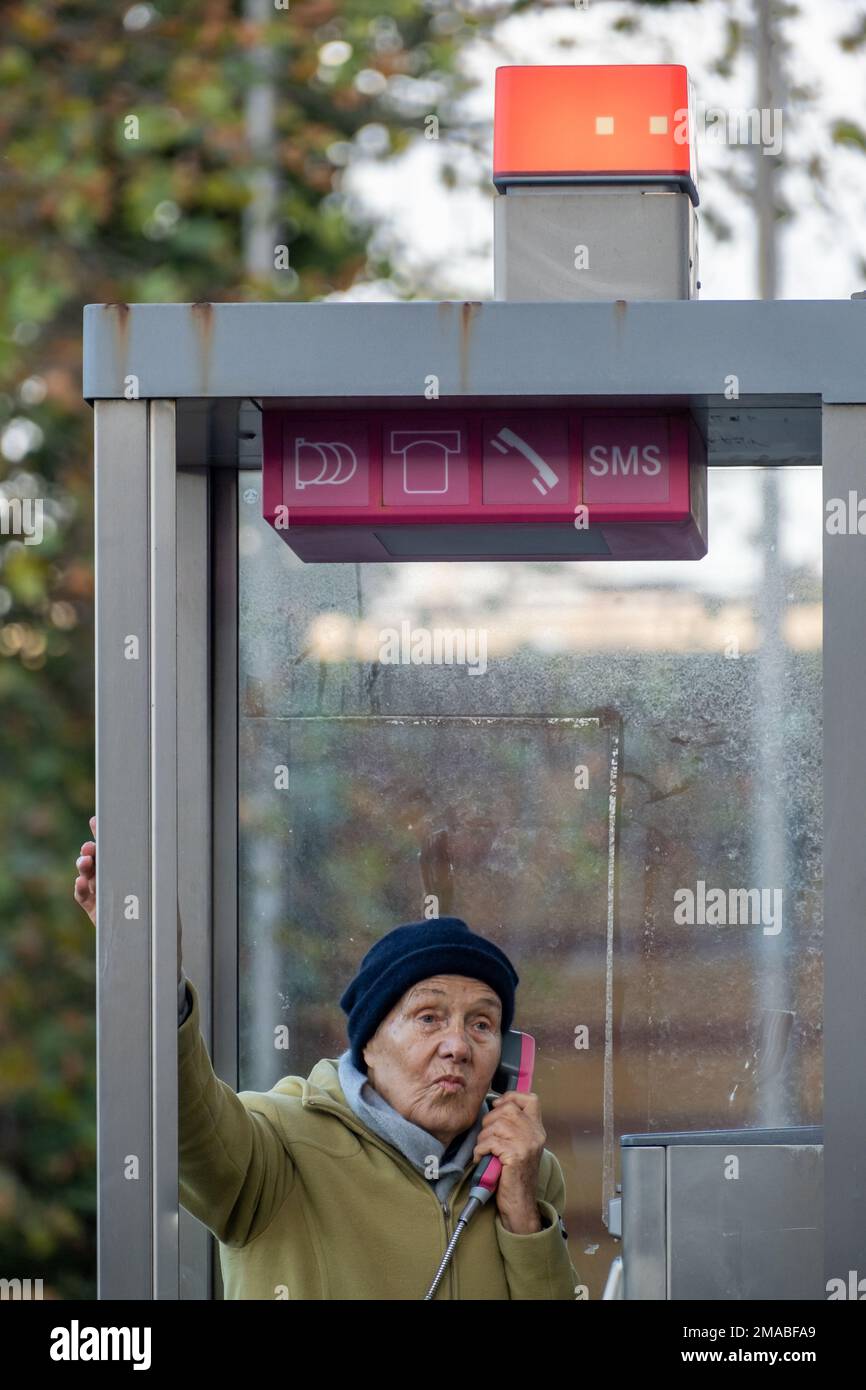 Age 23 years hi-res stock photography and images - Alamy