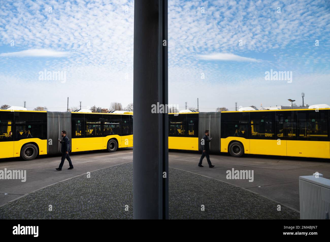 12.11.2022, Germany, , Berlin - Metrobuses of the BVG at the terminal ...