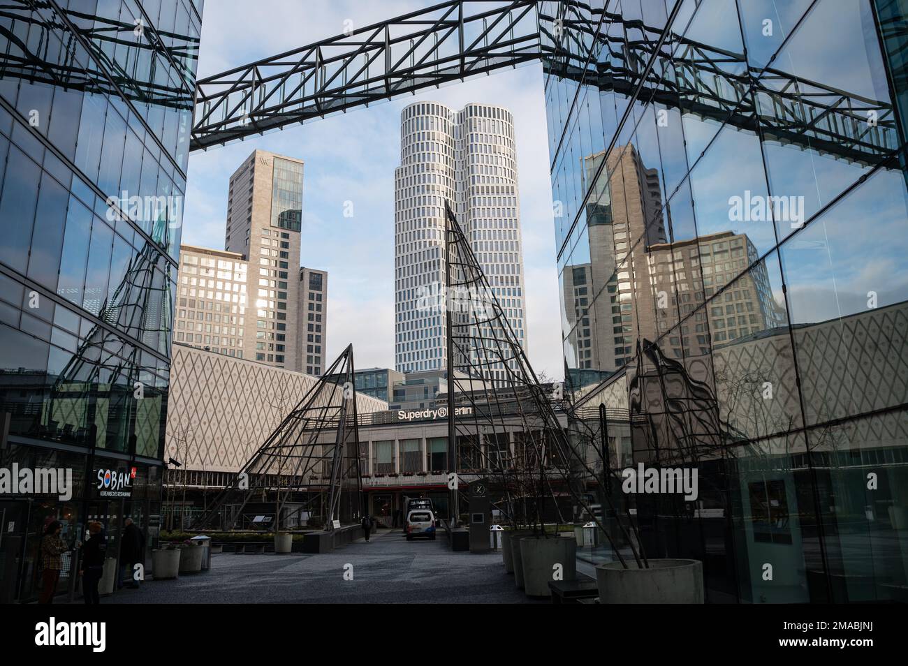 24.11.2022, Germany, , Berlin - The Waldorf Astoria Hotel is reflected ...
