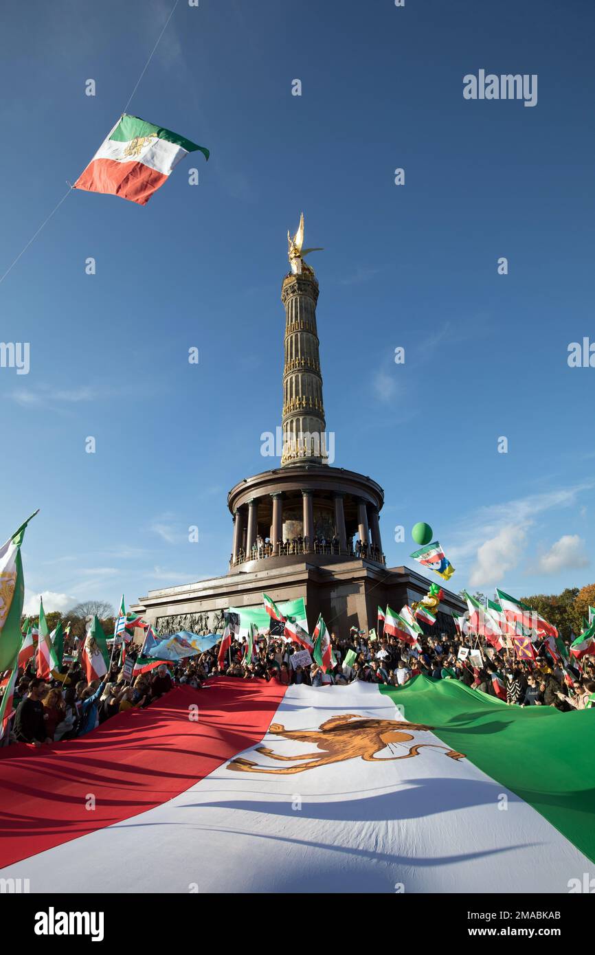 Old iranian national flags hi-res stock photography and images - Alamy