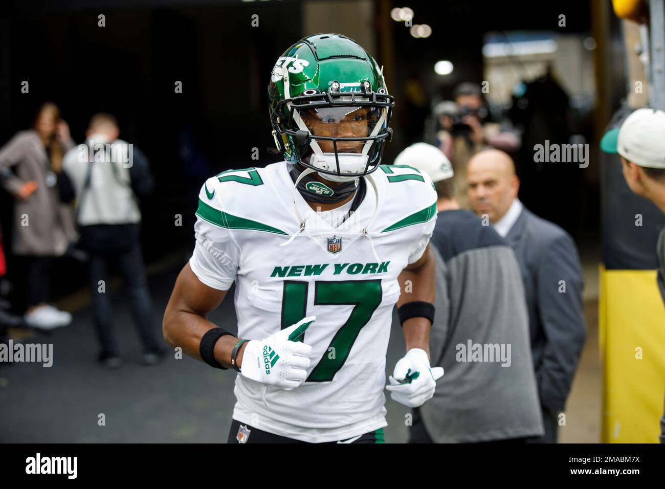 New York Jets wide receiver Garrett Wilson (17) enters the field before ...