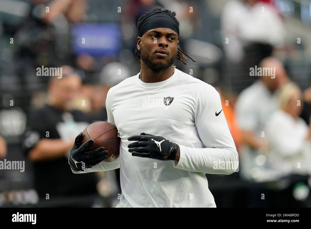 Las Vegas Raiders Devante Adams warms up prior to an NFL football game ...