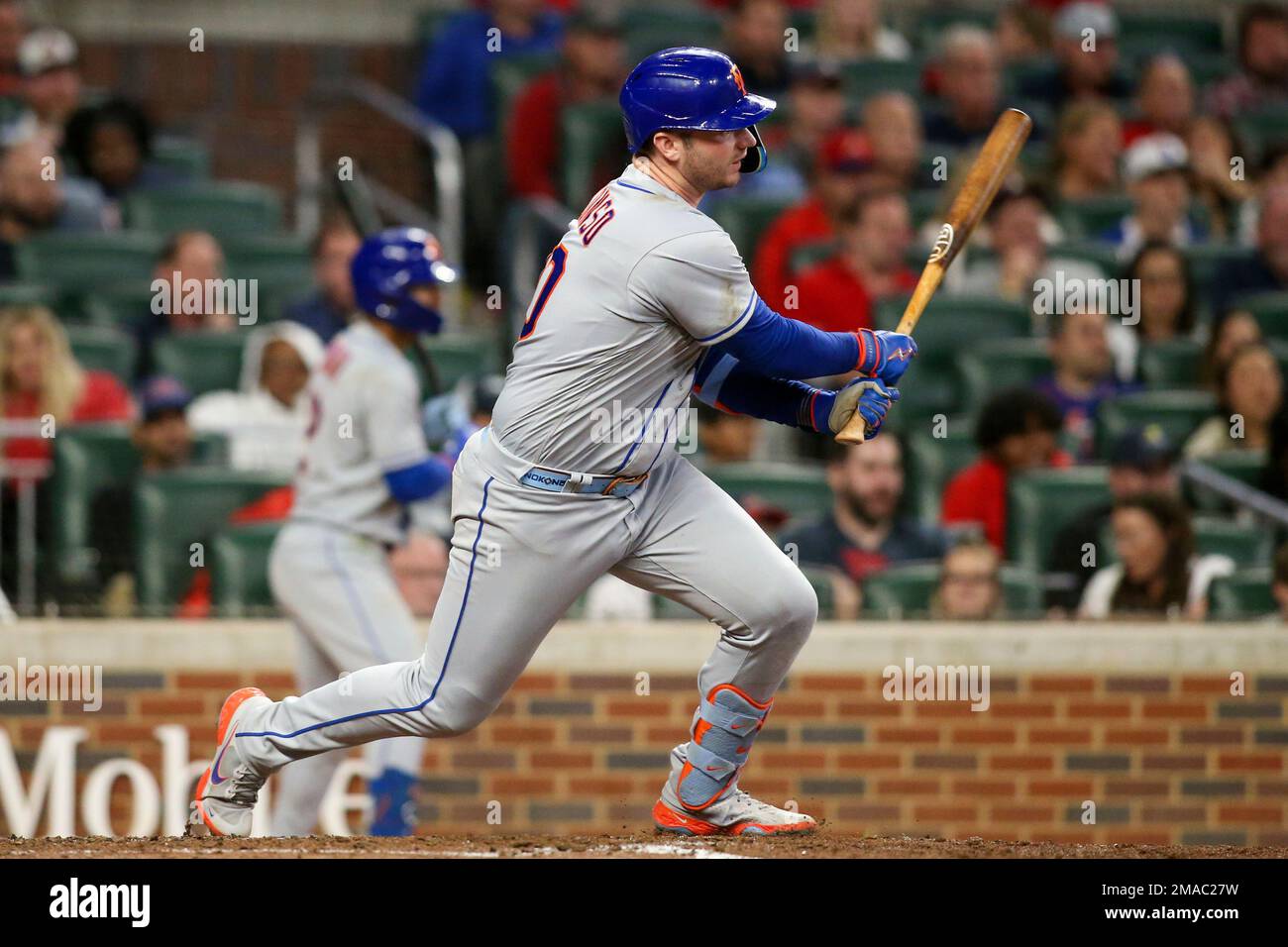 New York Mets first baseman Pete Alonso (20) bats in the fifth inning ...