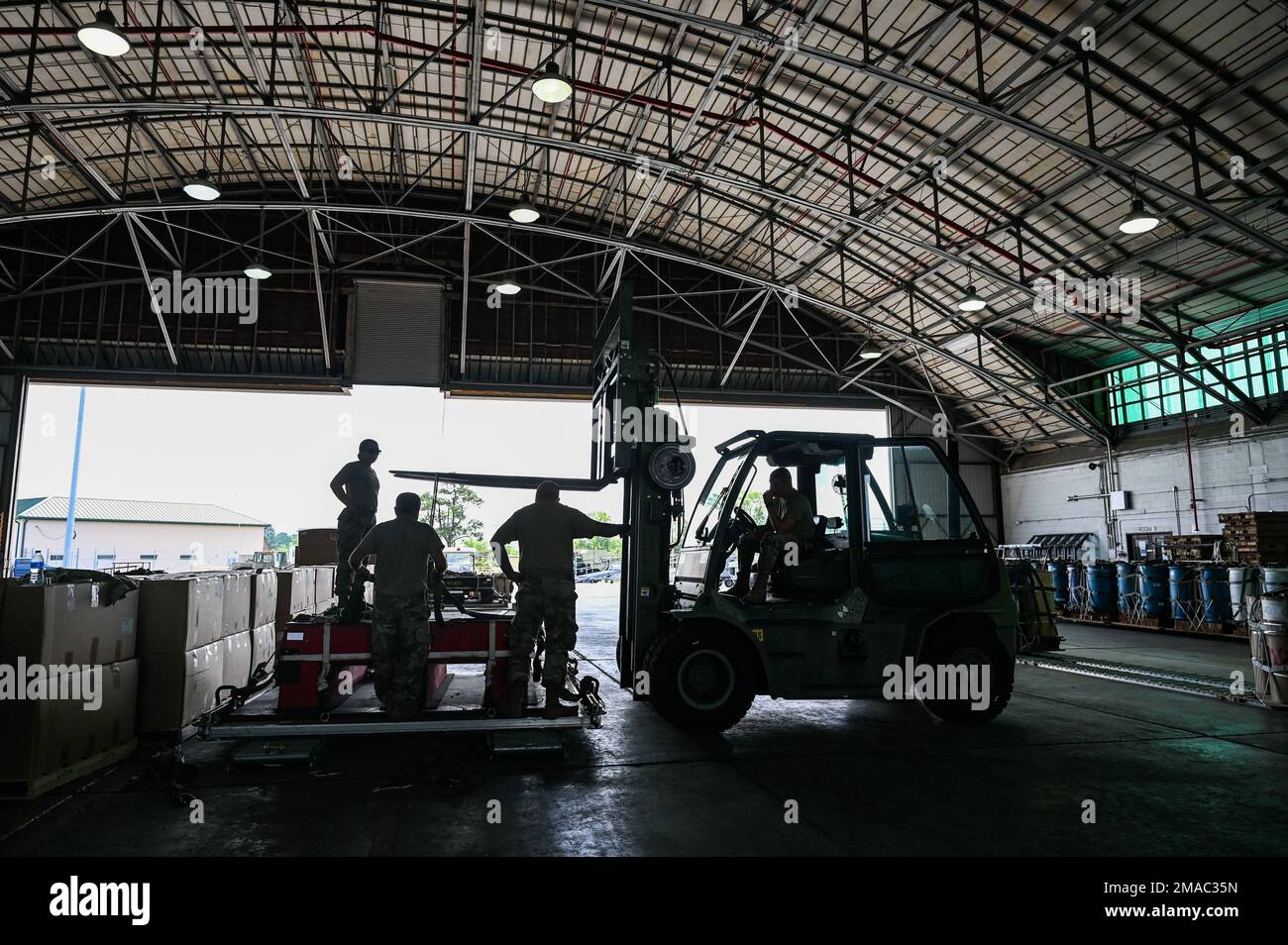 U.S. Army Reserves soldiers assigned to the 346th Theater Aerial ...