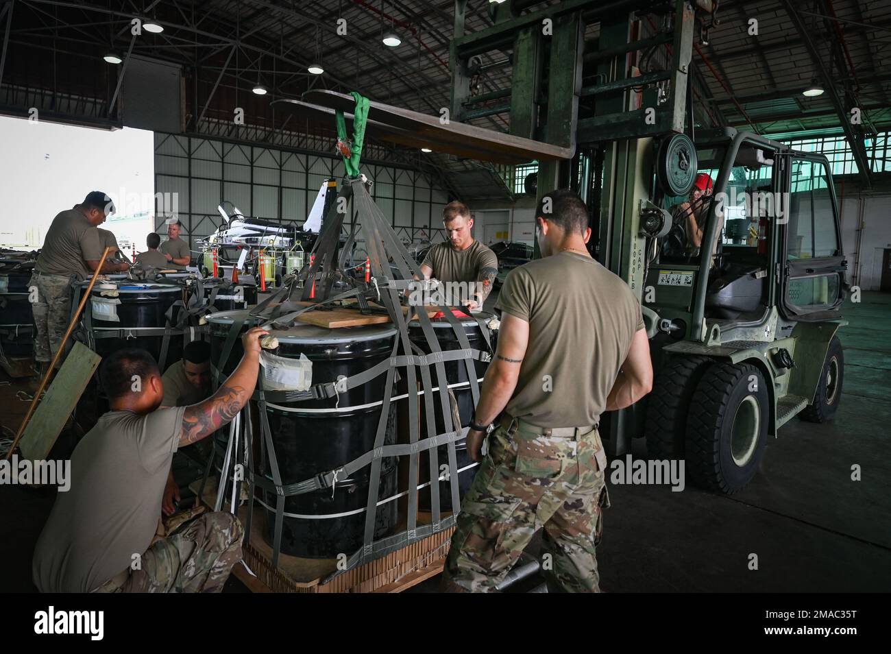 U.S. Army Reserves soldiers assigned to the 346th Theater Aerial ...