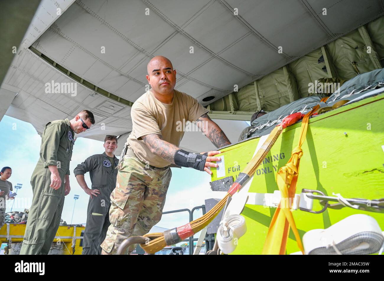 U.S. Army Reserves soldiers assigned to the 346th Theater Aerial ...