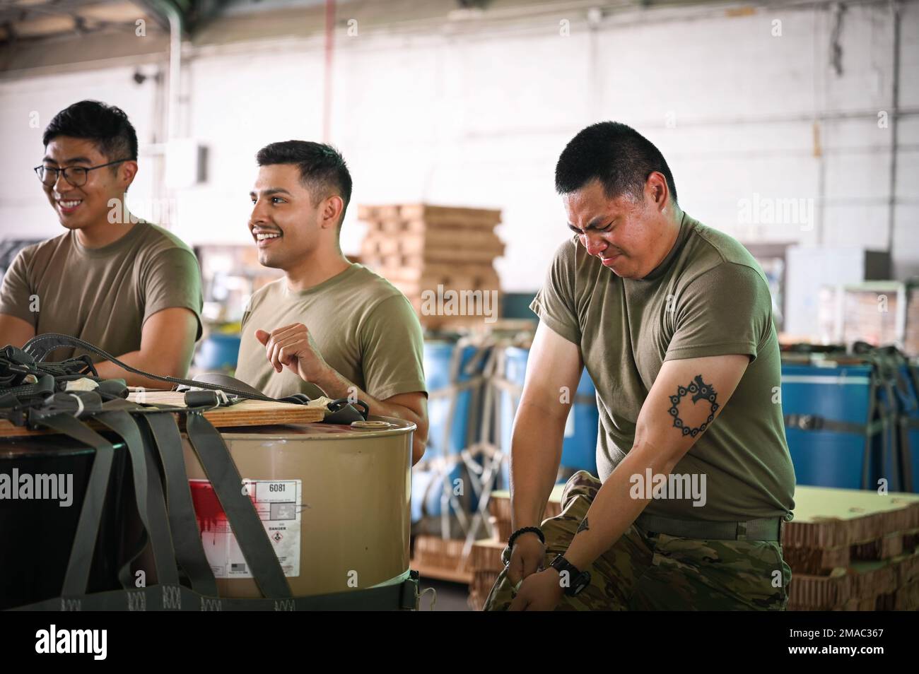 U.S. Army Reserves soldiers assigned to the 346th Theater Aerial ...