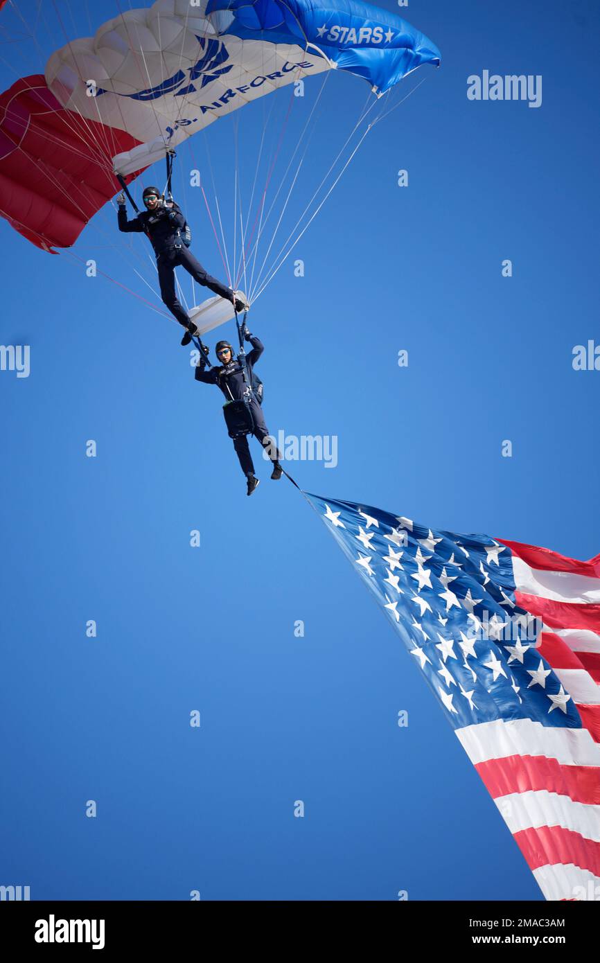 Parachutists glide into Falcon Stadium before the first half of an NCAA ...