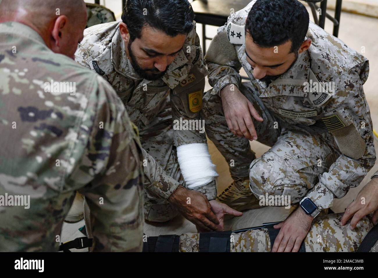 Royal Saudi Land Force service members show a U.S. Soldier with Task ...