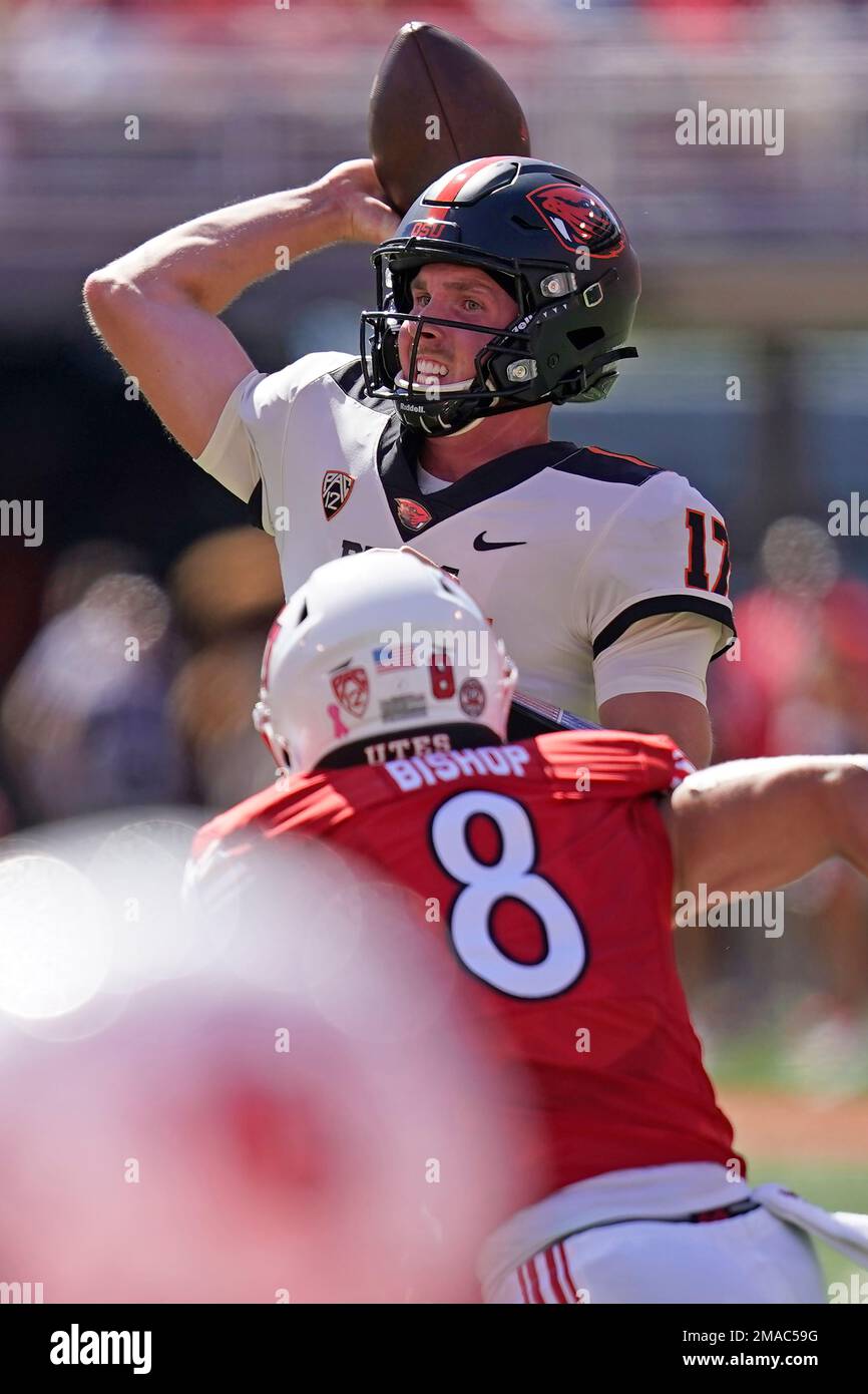 Oregon State quarterback Ben Gulbranson (17) throws against Utah during ...