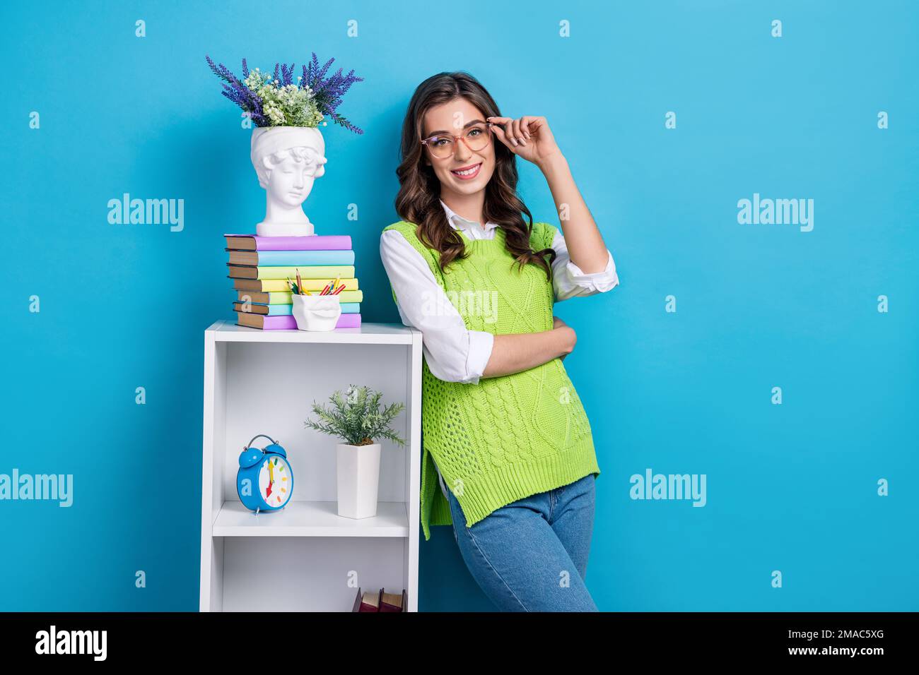 Photo portrait of attractive young woman eyewear lean on shelf office ...