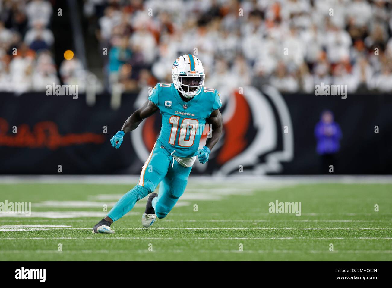 Miami Dolphins wide receiver Tyreek Hill (10) runs a pass route during ...