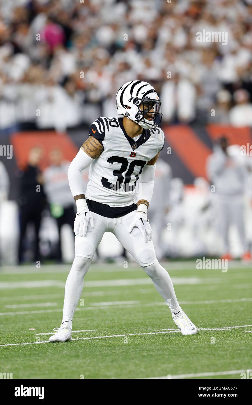 Cincinnati Bengals defensive back Jessie Bates III (30) lines up for ...