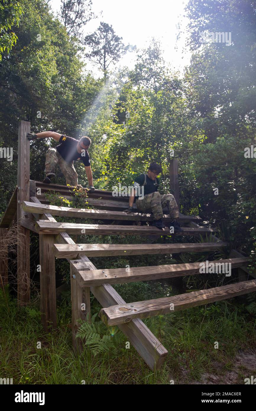 Soldiers assigned to 3rd Combat Aviation Brigade, 3rd Infantry Division ...