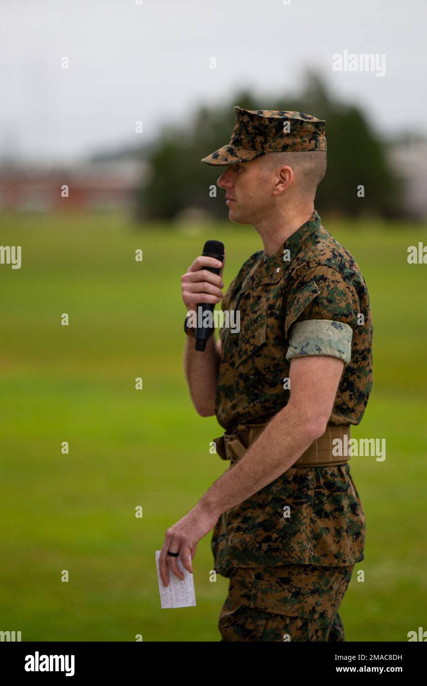 U.S. Marine Corps Lt. Col. Jonathan W. Landers, right, the incoming ...