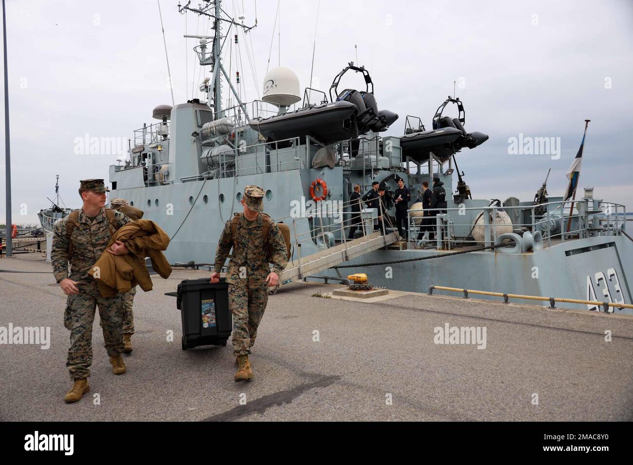 U.S. Marines attached to Task Group 61/2.4, Task Force 61/2, disembark ...