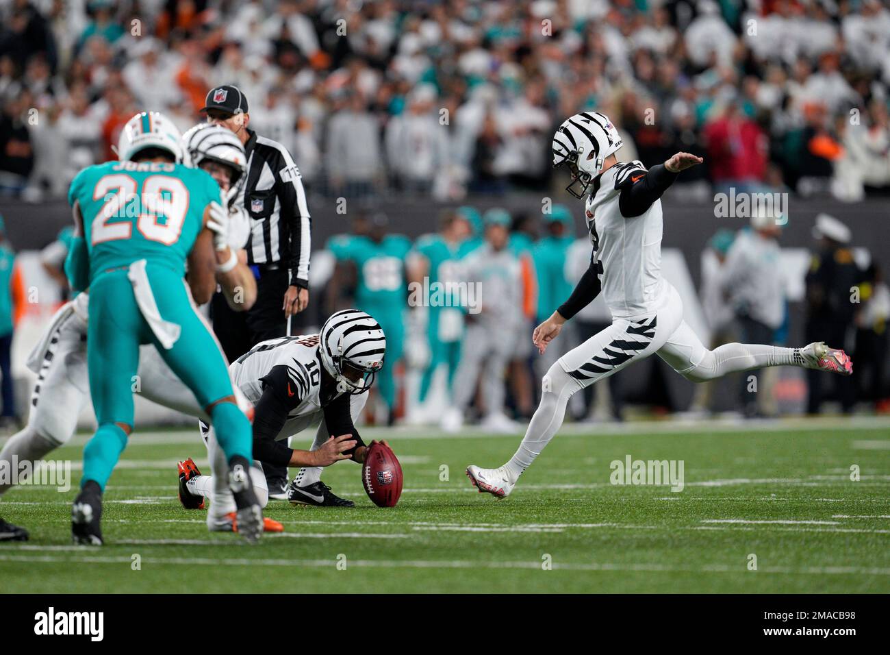 Cincinnati Bengals place kicker Evan McPherson (2) attempts a field ...