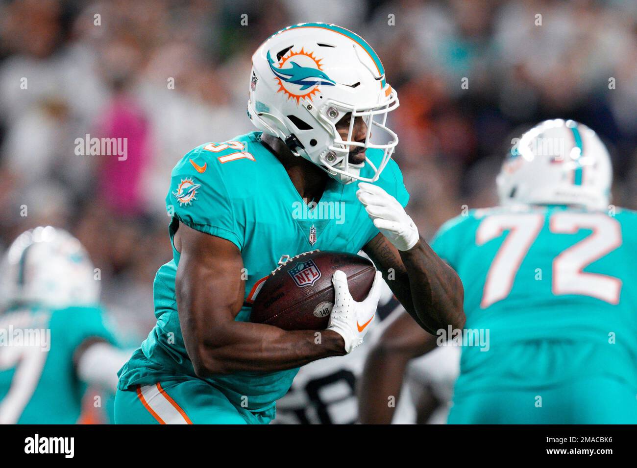 Miami Dolphins running back Raheem Mostert (31) rush during an NFL ...
