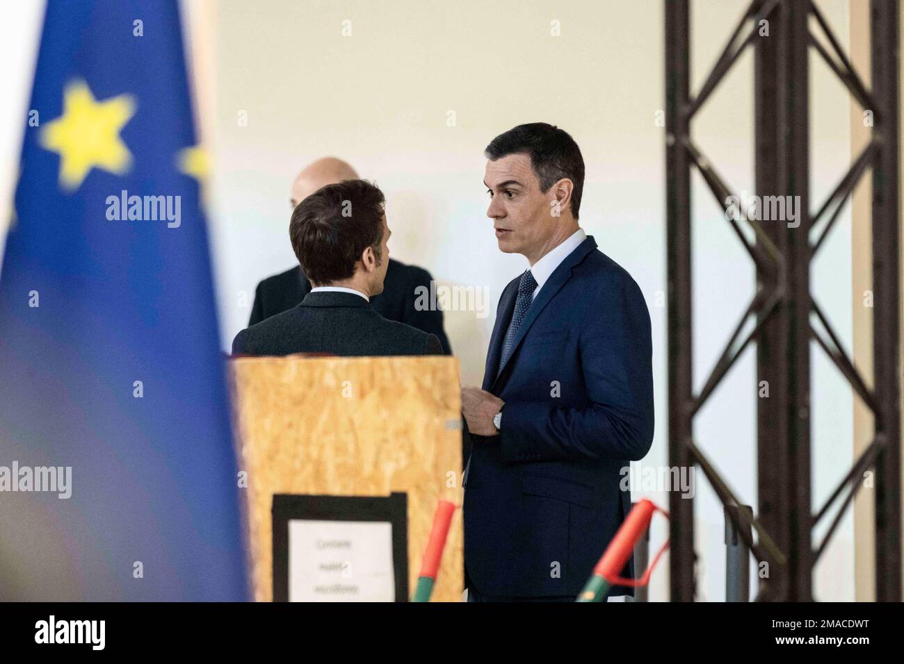 French President Emmanuel Macron speaks with Spain's Prime Minister ...