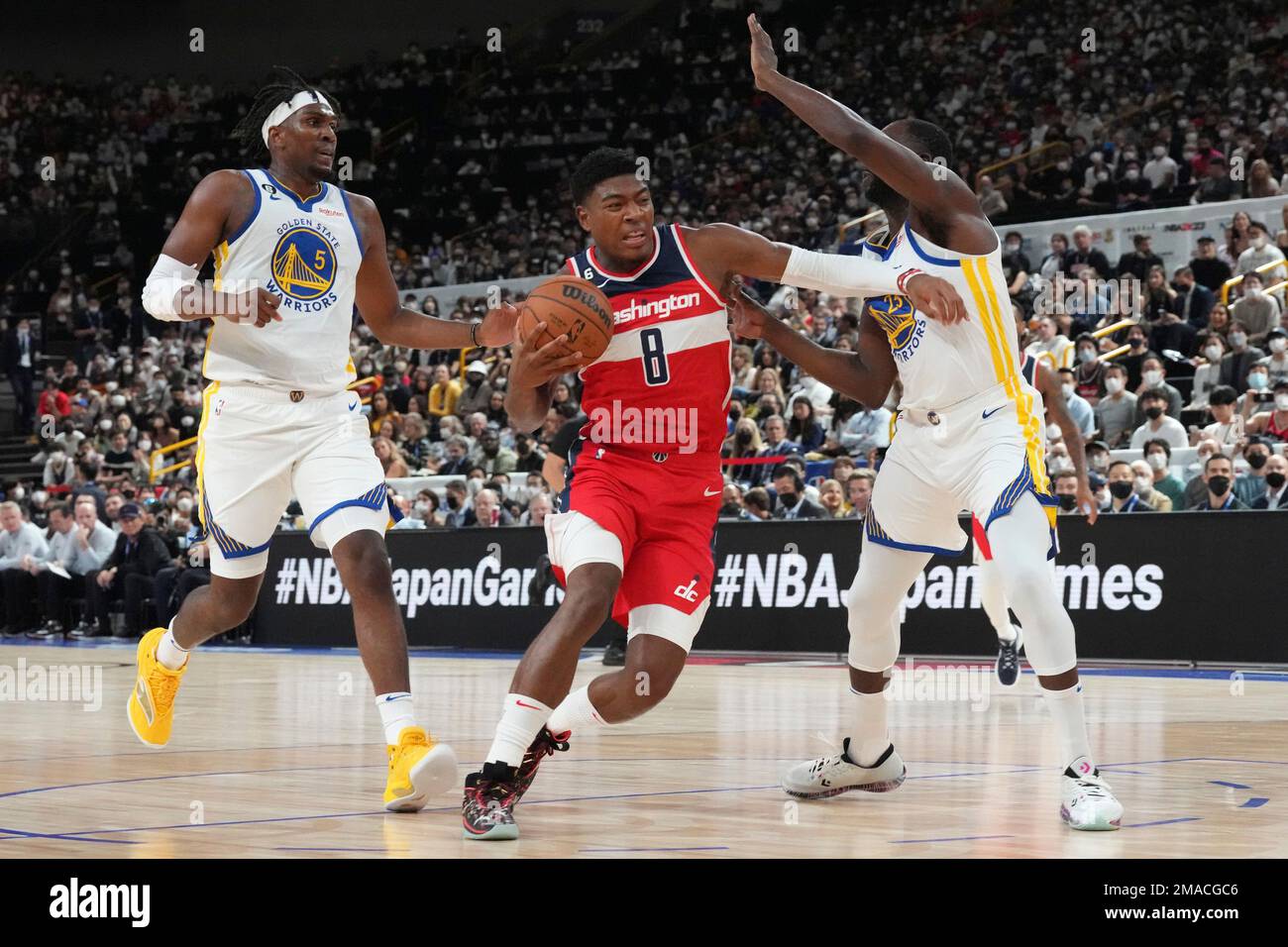 Washington Wizards' Rui Hachimura, center, drives around Golden State ...