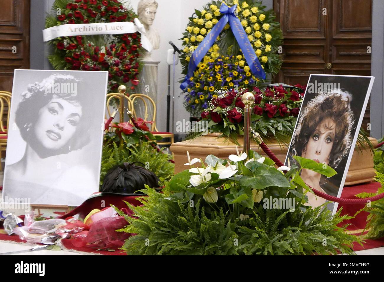 The coffin of Gina Lollobrigida receives last hommage by people and the ...
