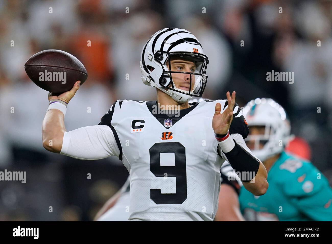Cincinnati Bengals quarterback Joe Burrow throws a pass during the ...
