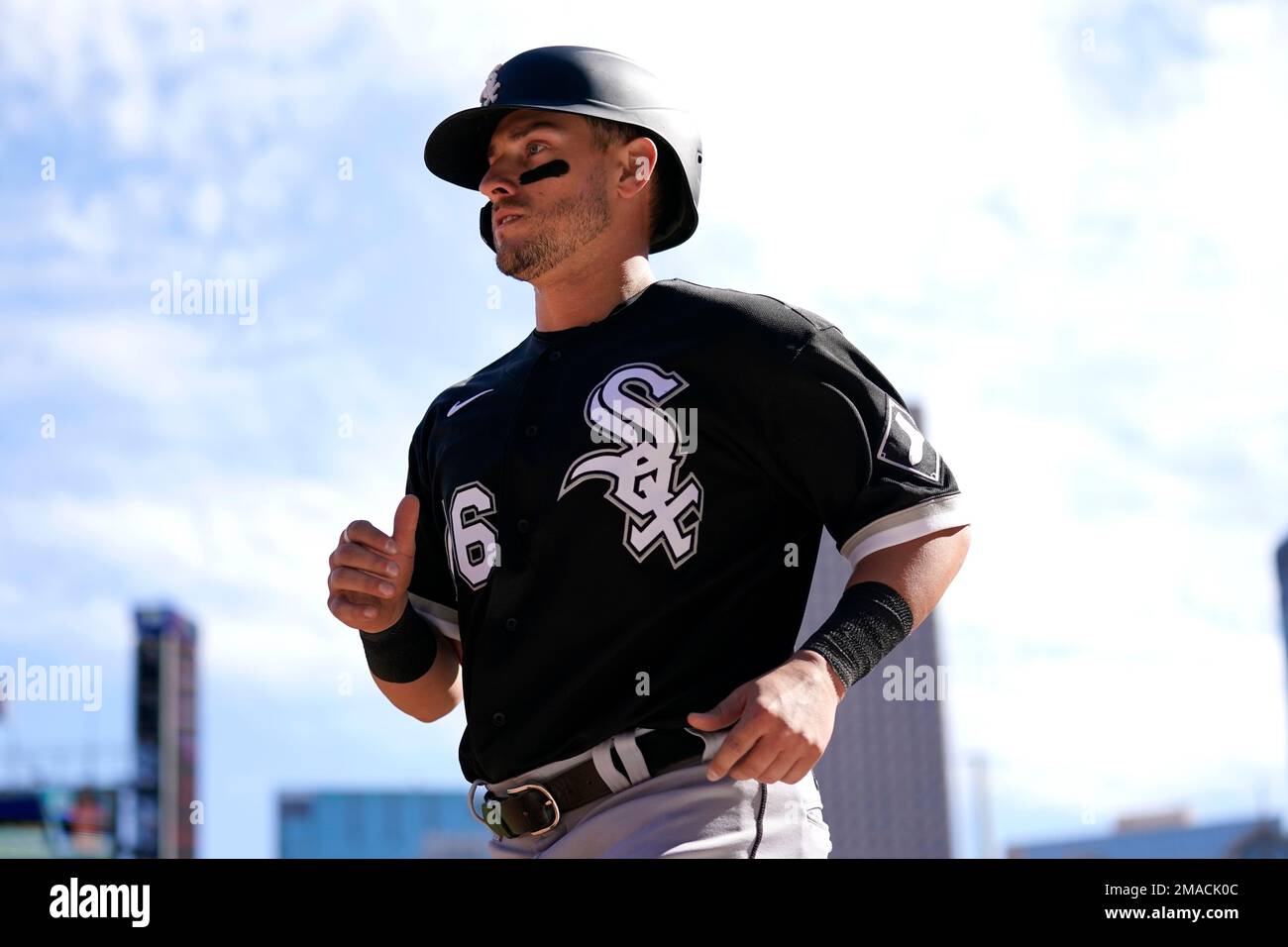 Chicago White Sox's Mark Payton jogs back to the dugout after scoring ...
