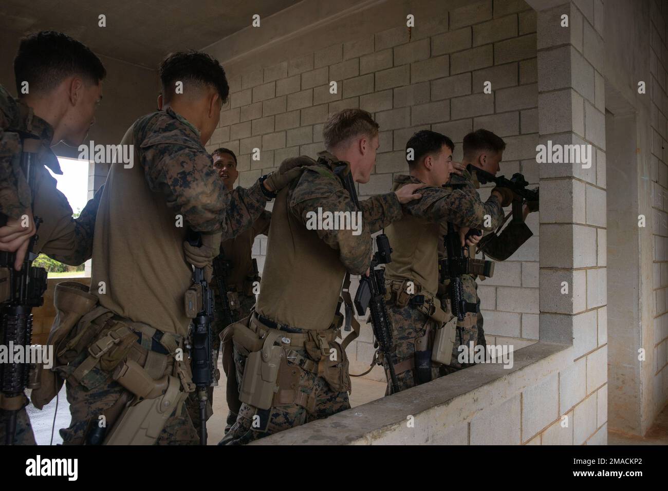 U.S. Marines with Force Reconnaissance Company, 3rd Reconnaissance ...
