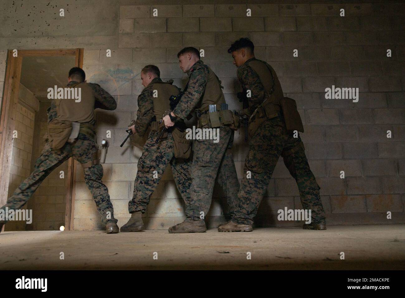 U.S. Marines with Force Reconnaissance Company, 3rd Reconnaissance ...