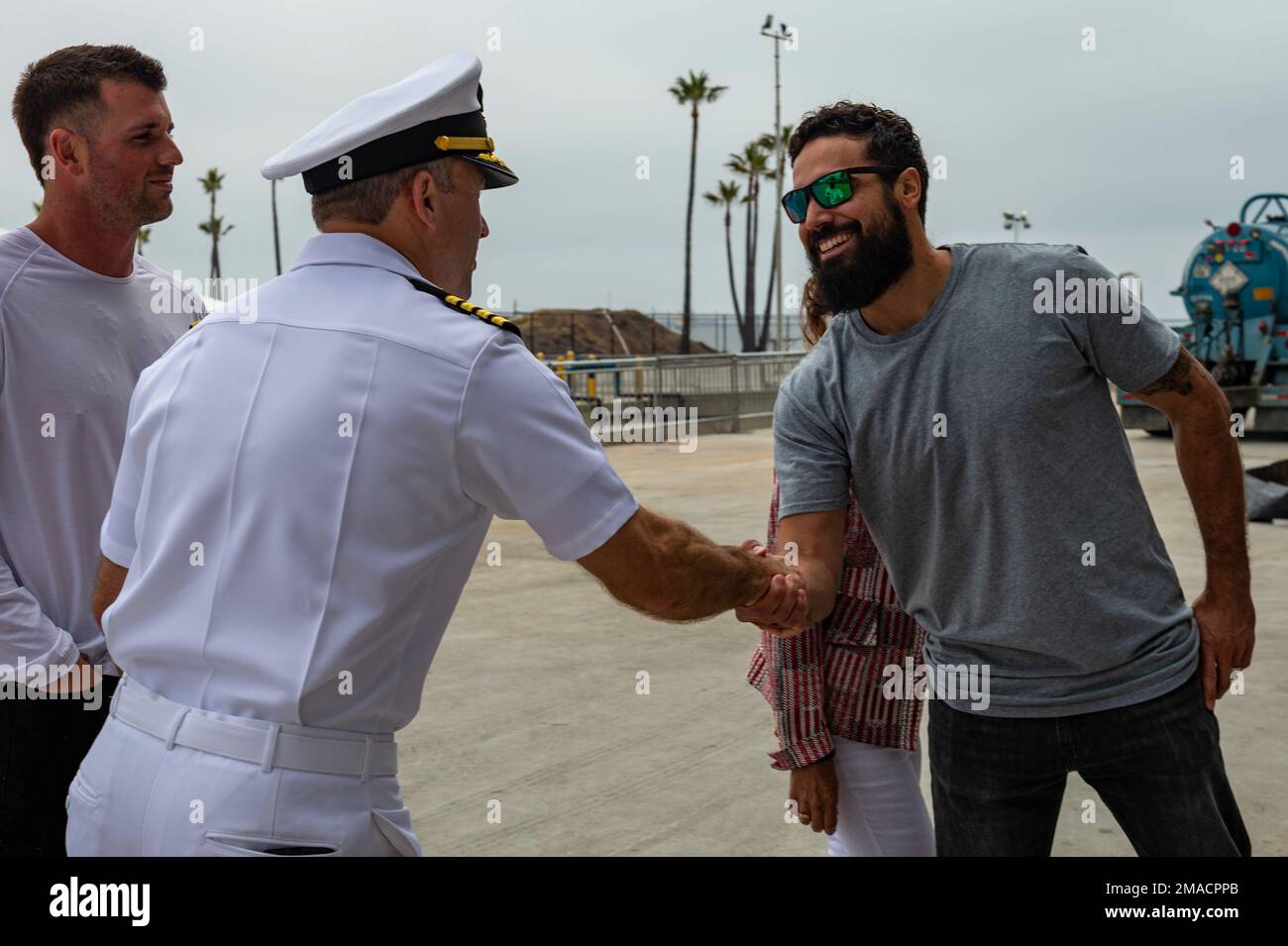 Commanding officer uss essex lhd 2 hi-res stock photography and images ...