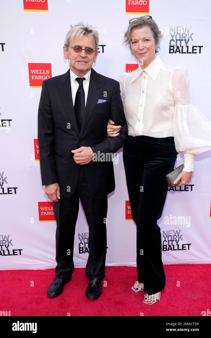 Mikhail Baryshnikov and Lisa Rinehart attend the New York City Ballet ...