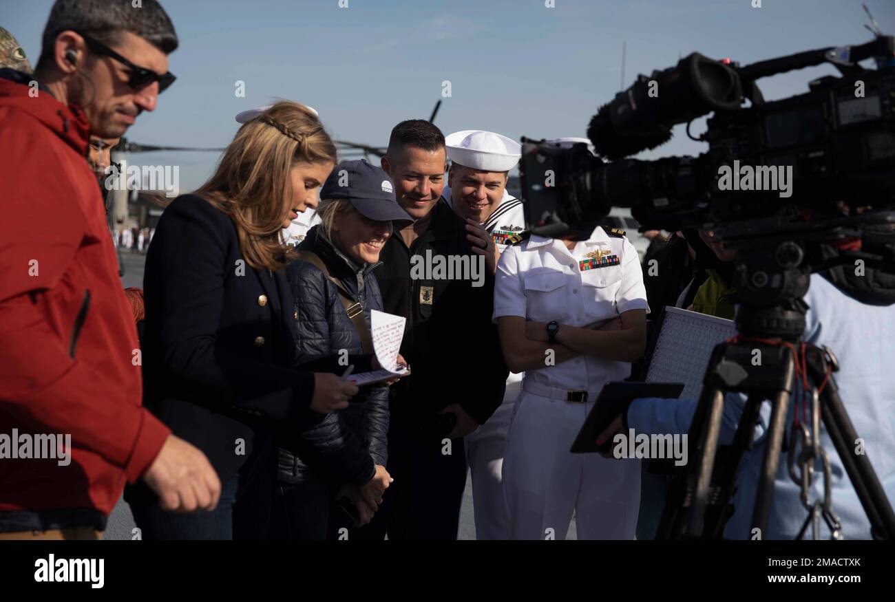 220525-N-OG067-1011 NEW YORK (May 25, 2022) - Senior Chief Mass ...