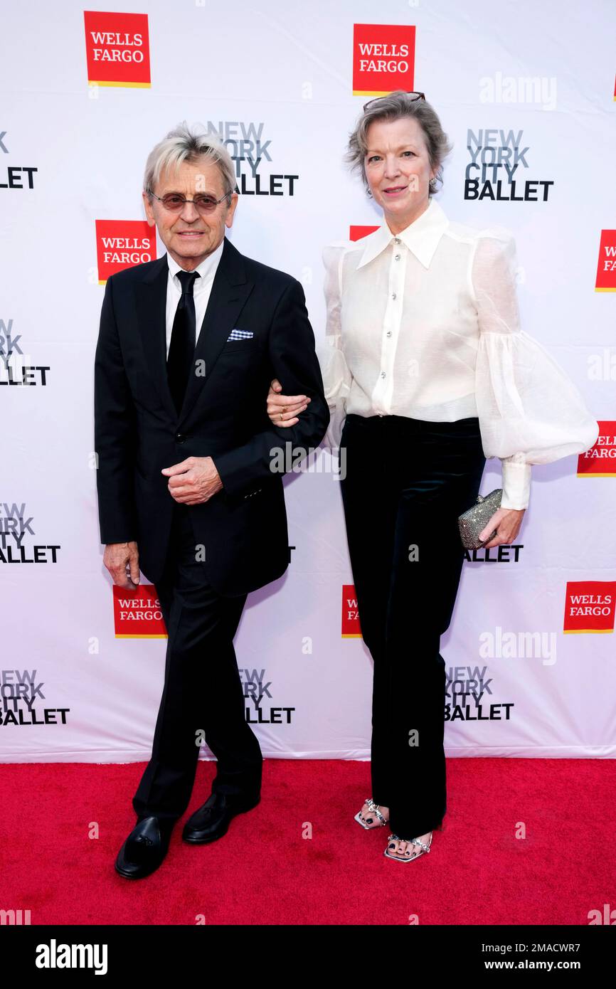 Mikhail Baryshnikov and Lisa Rinehart attend the New York City Ballet ...