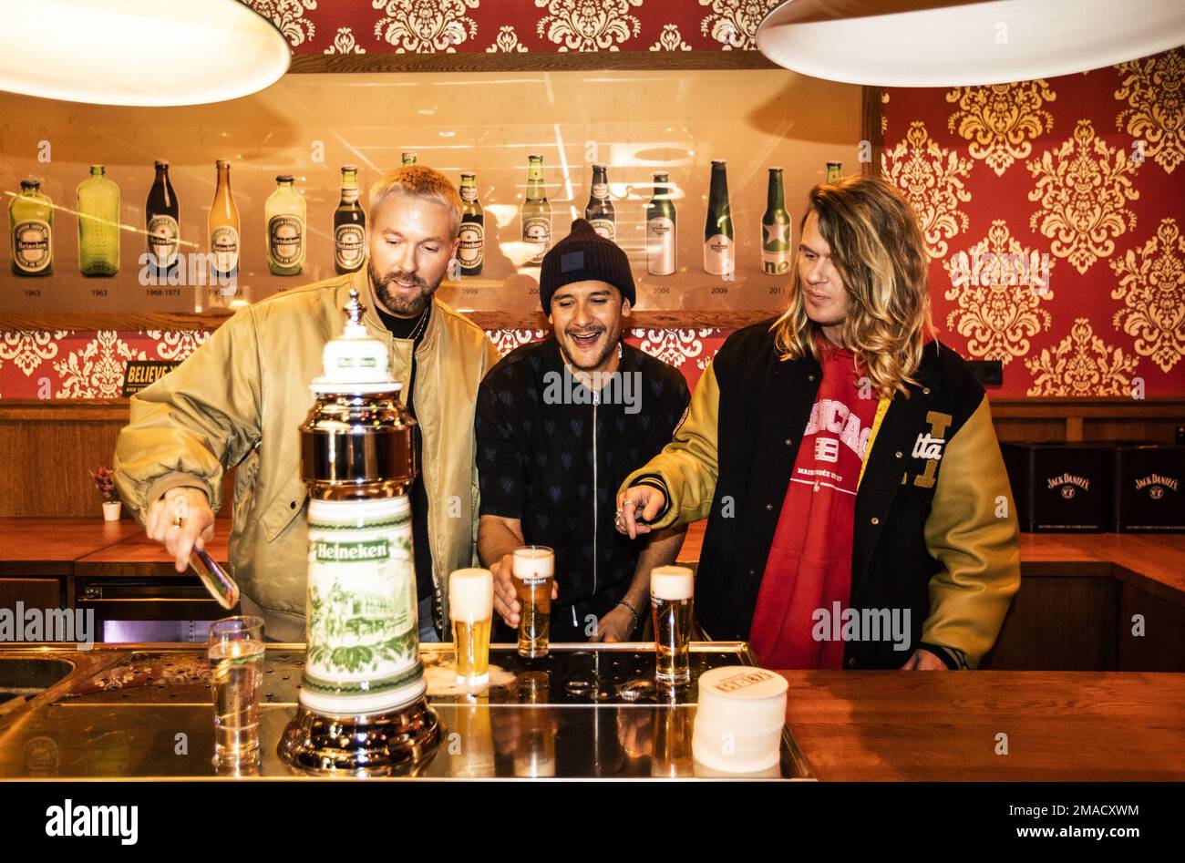 Kris kross hi-res stock photography and images - Alamy